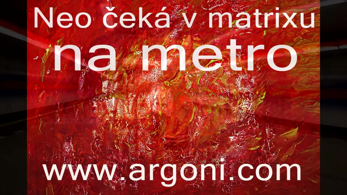 Neo v matrixu čeká na metro - Médium.cz