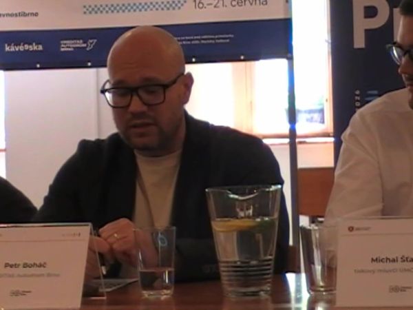 Budování křižovatky a nového mostu na D1. - Médium.cz