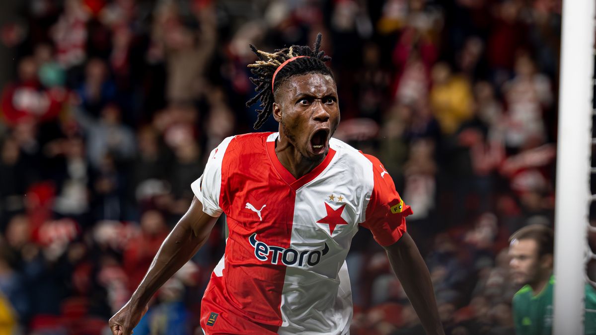 Pippen, džus a Versace. Jak žije a co je zač nigerijský válečník Slavie Igoh Ogbu? - Médium.cz