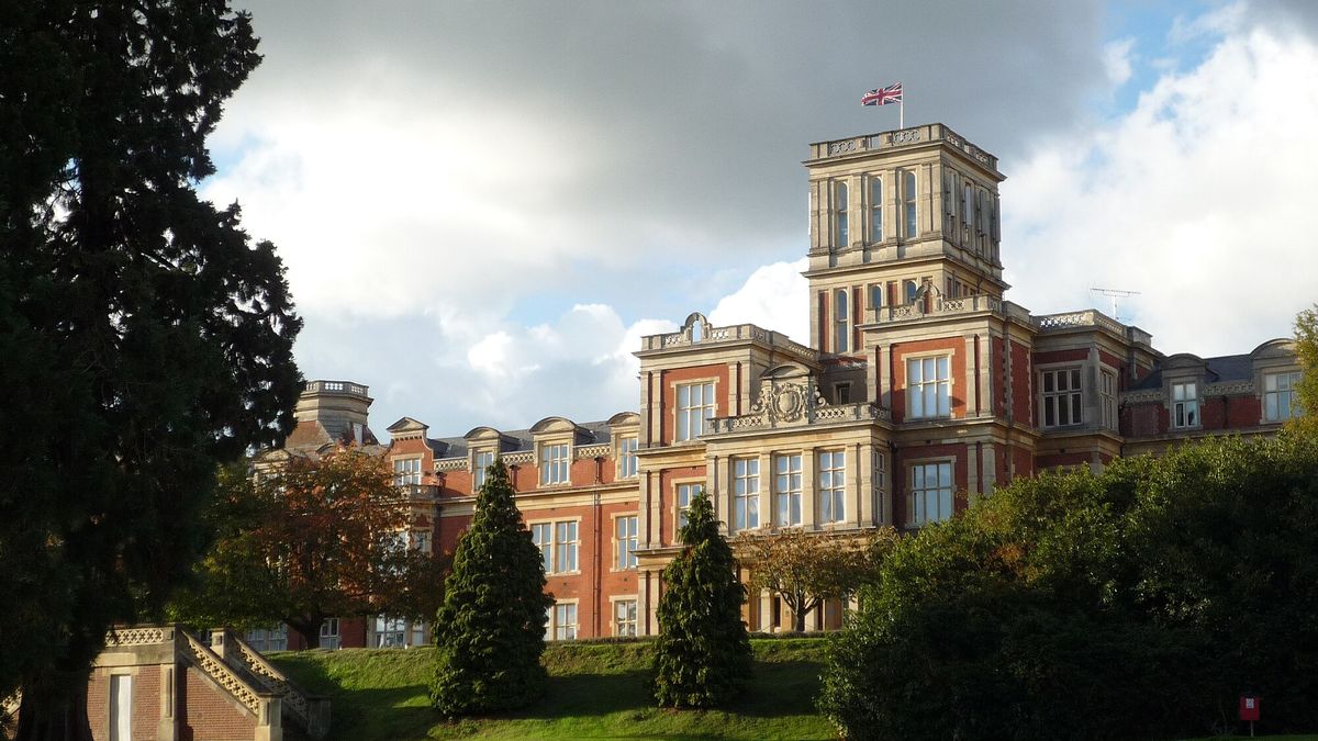 Katherine a Nerissa Bowes-Lyon: sestřenice Alžběty II. pohřbila jejich rodina zaživa - Médium.cz