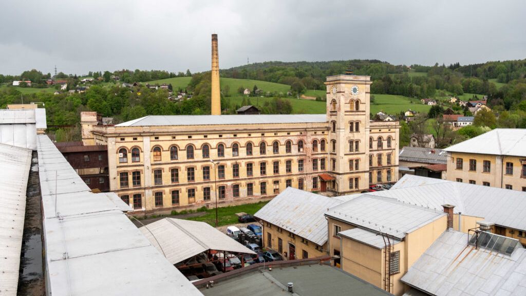 Fabrika v Semilech se vrací do života - Médium.cz