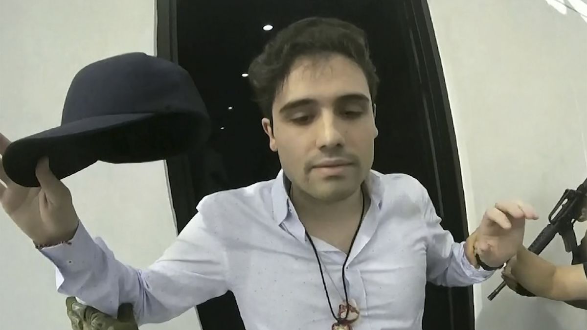 Dětští vojáci i kulka v letadle. V Mexiku zadrželi syna El Chapo Guzmána a vypuklo peklo - Médium.cz