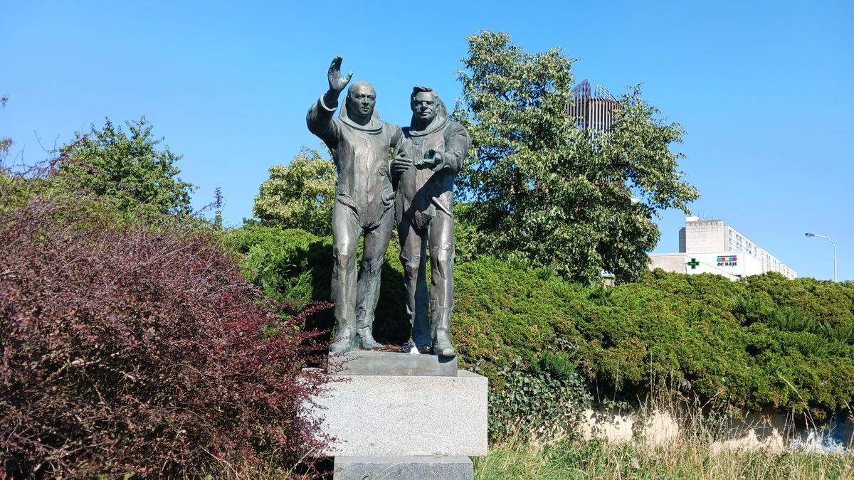 Všichni jste blázni, jen já jsem letadlo - Médium.cz