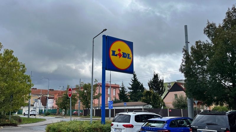 V Lidlu mají u samoobslužných pokladen novou vychytávku. Obsluhuje je ...