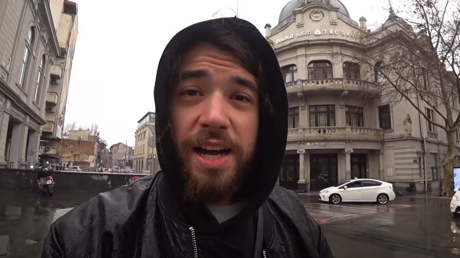 YouTuber utekl z Ruska, dnes má přes milion sledujících a kritizuje ...