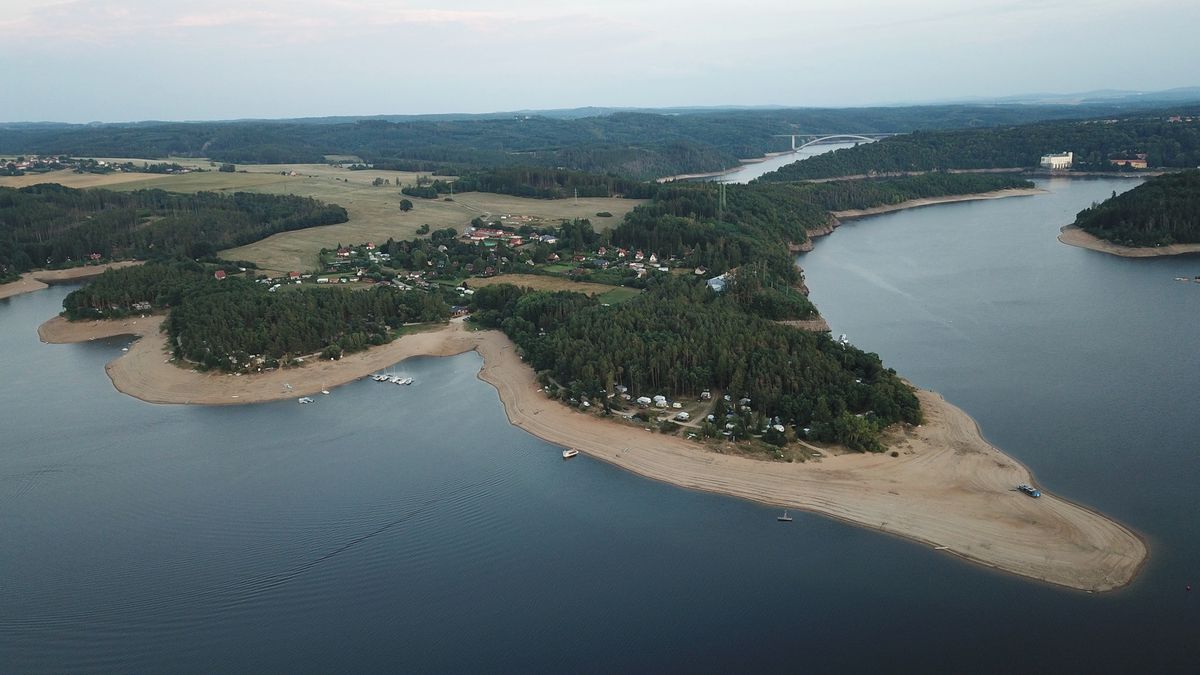 Jak povodí Vltavy provozuje nelegální kemp Radava - Médium.cz