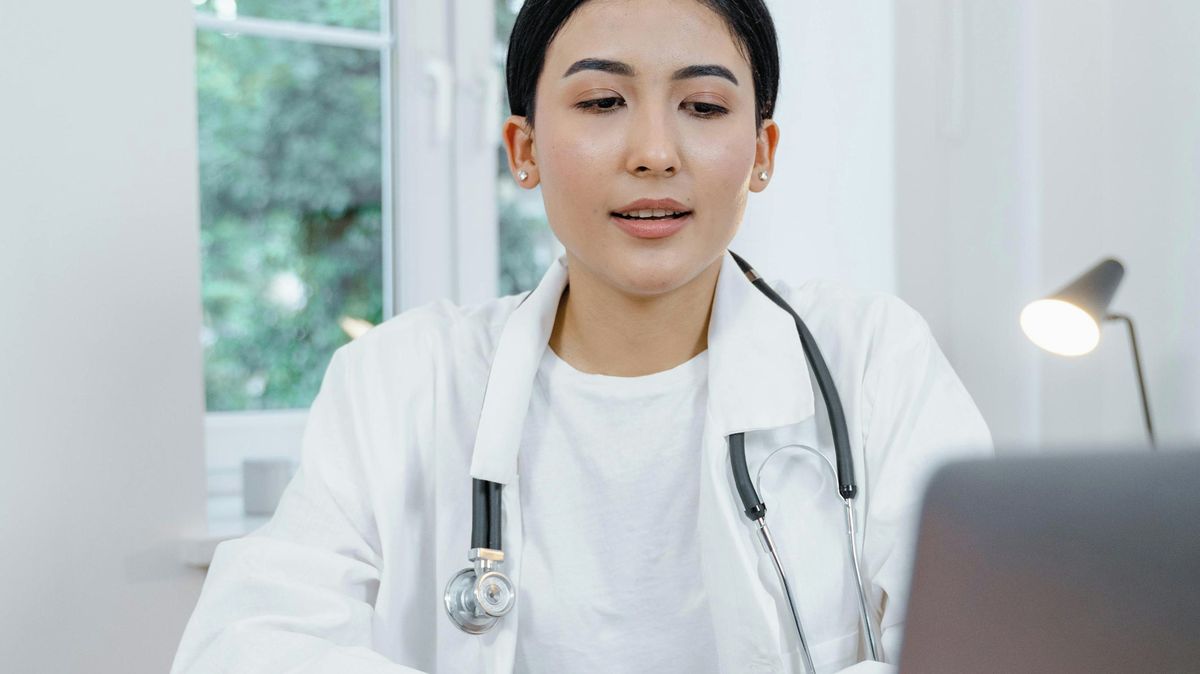 Proč některé doktory obtěžuje péče o pacienty? - Médium.cz