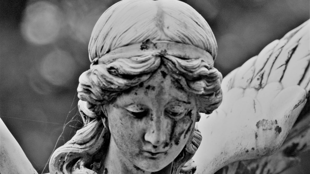 Baronka Margaret Thatcherová a tajemství Bohnického hřbitova - Médium.cz