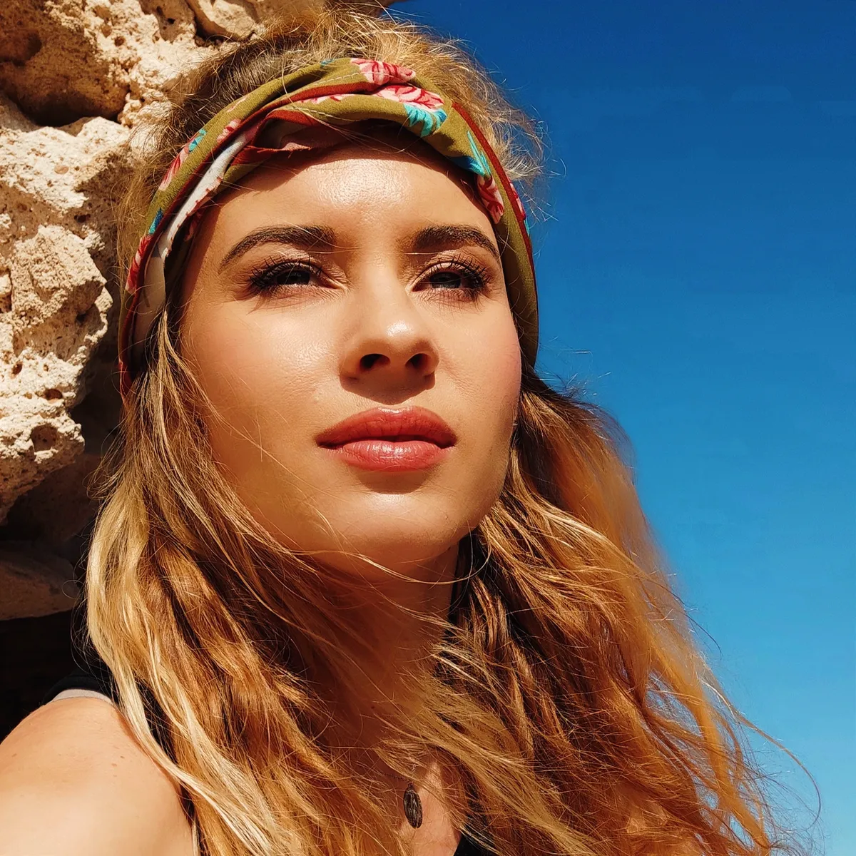 Cestopisy Nely Tyn - Médium.cz