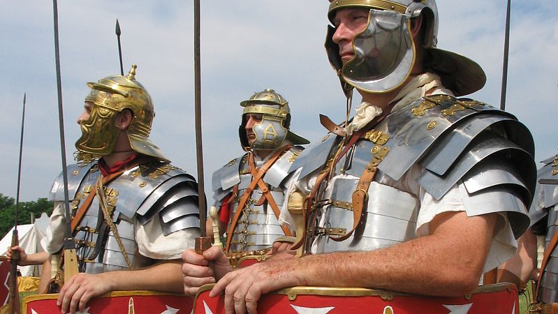 Po bitvě u Karrh posloužila hlava Marka Crassa jako divadelní rekvizita ...