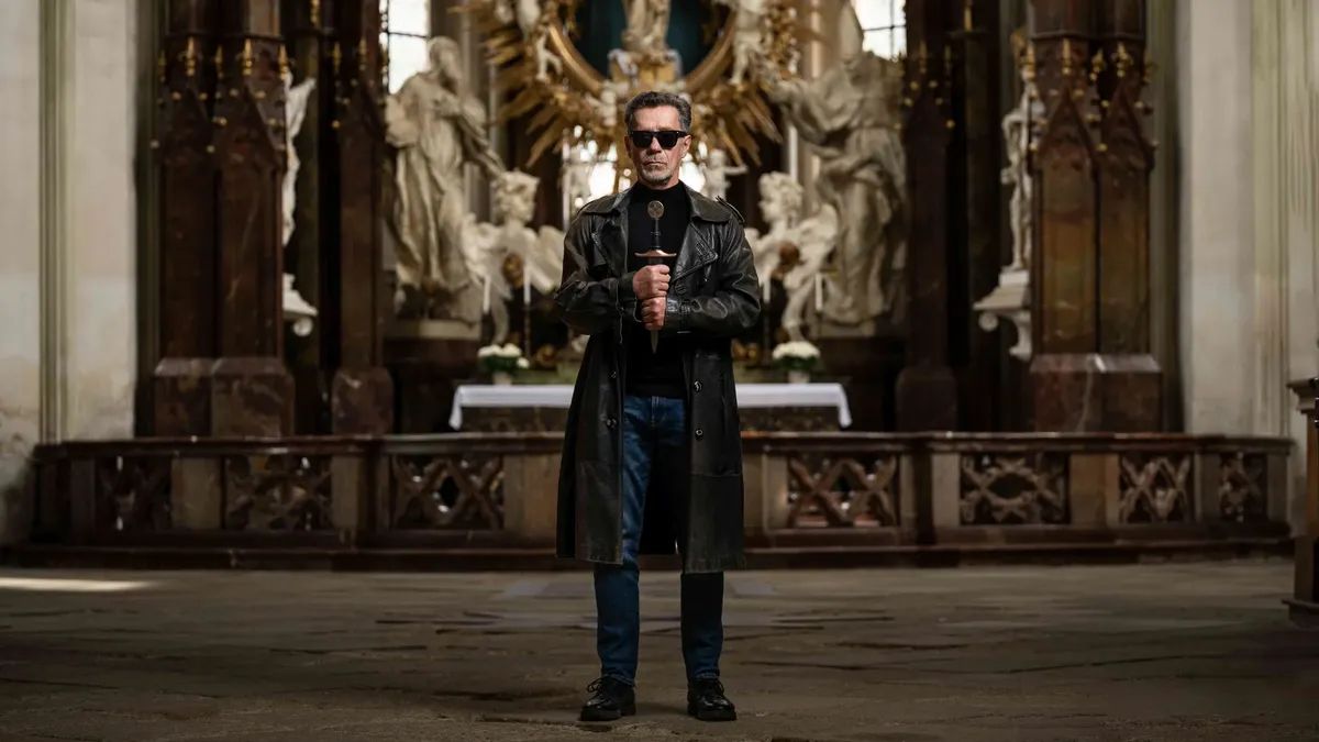 Jiří Strach koncipoval mysteriózního Lovce jako otevřenou kritiku ...