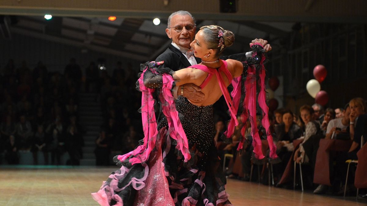 Praha v záři elegance: Reprezentační ples na Žofíně oslnil společenskou ...