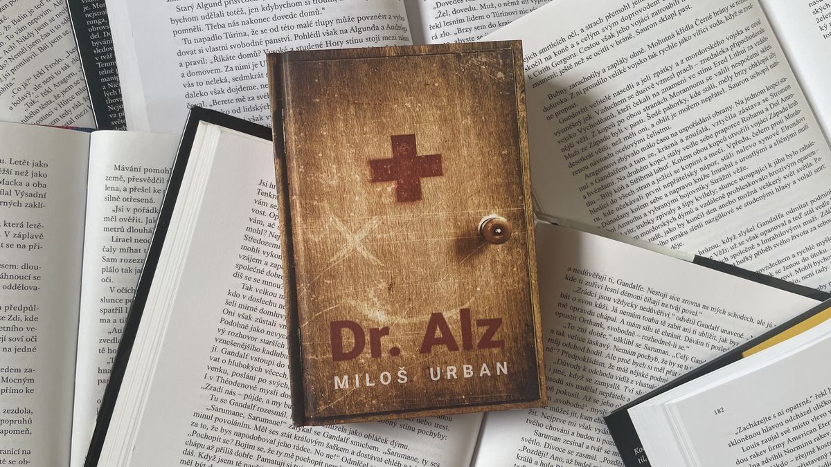 Urbanův Dr. Alz je jedinečný průvodce selhávající pamětí - Médium.cz