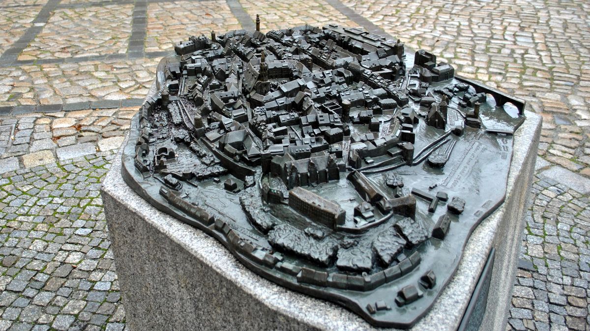 Do Budyšína přijel na popravu vzbouřenců sám král Václav IV. s chotí ...