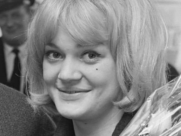 Zpěvačka Judita Čeřovská zašantročila milión, přežila svou smrt a žila ...