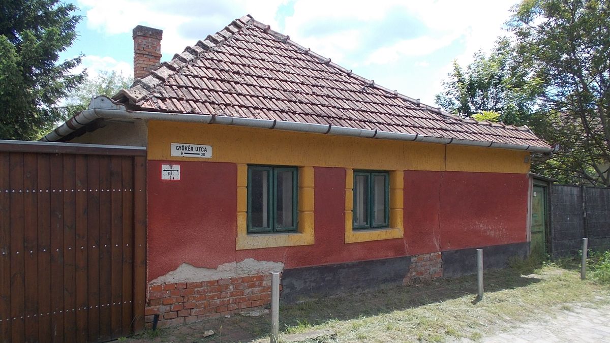 Obdobou našich šumperáků jsou maďarské socialistické Kádárovy kostky ...