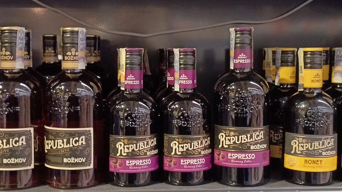 Roztrhl se pytel se zpověďmi alkoholiků, a hlavně alkoholiček? - Médium.cz