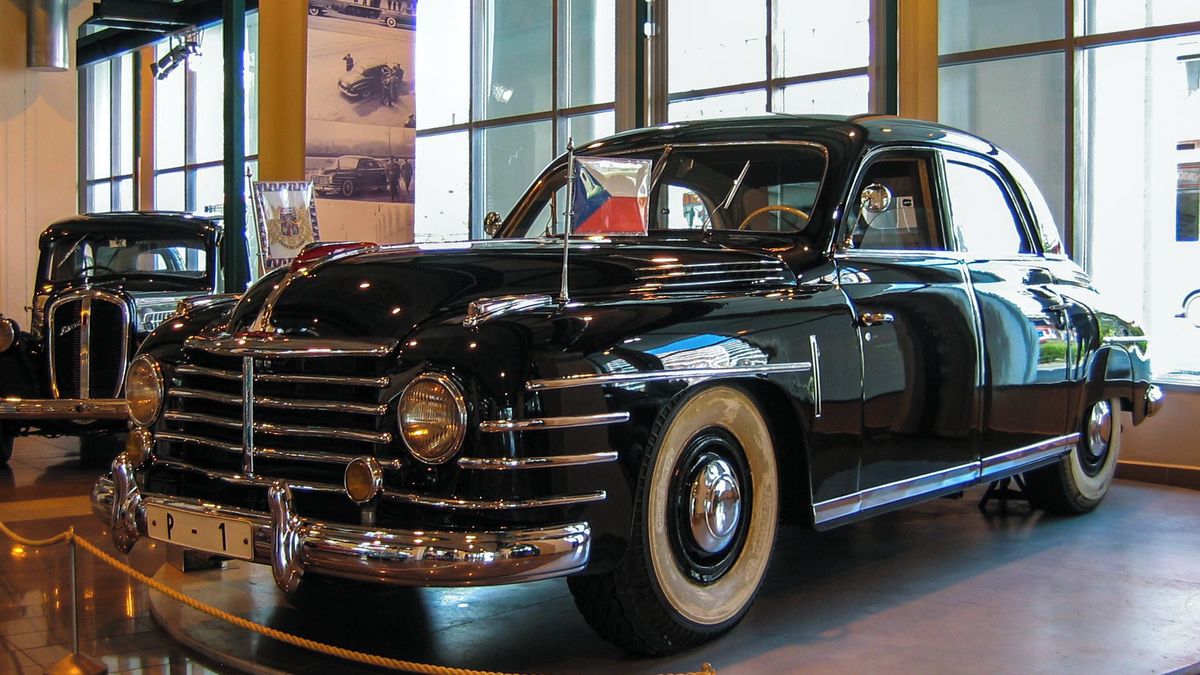 Obrněné kolosy pro dělnického prezidenta: Čím jezdil Klement Gottwald - Médium.cz