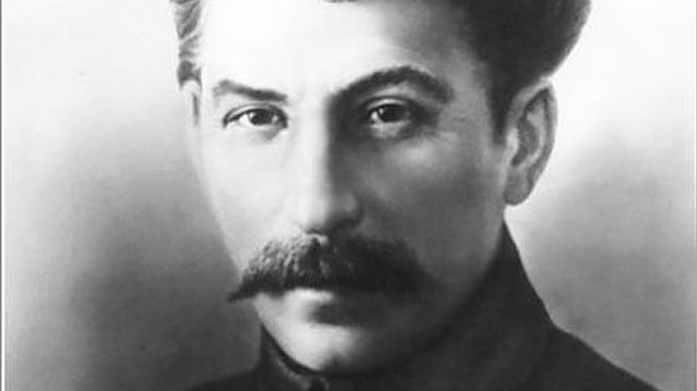 Třetího dubna 1922 se stal Stalin neomezeným vládcem a jeho vláda se dá označit za tyranii ...