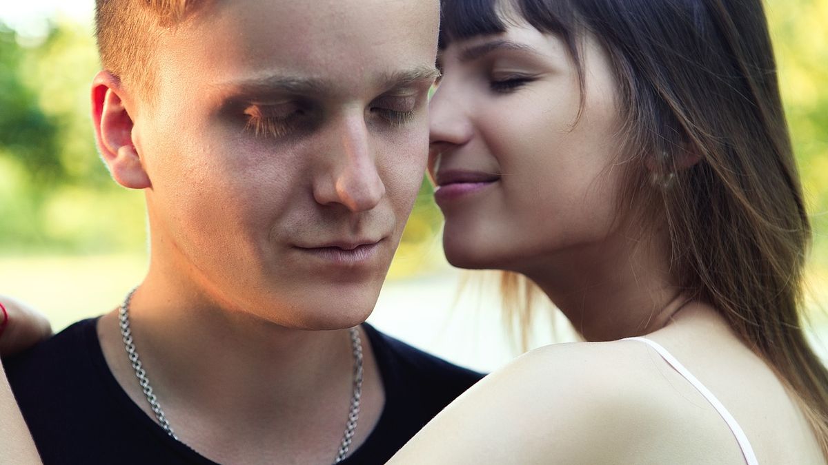 Nesměla jsem se líčit, nosit krátké sukně ani jít ven po setmění. A prý to bylo z lásky - Médium.cz