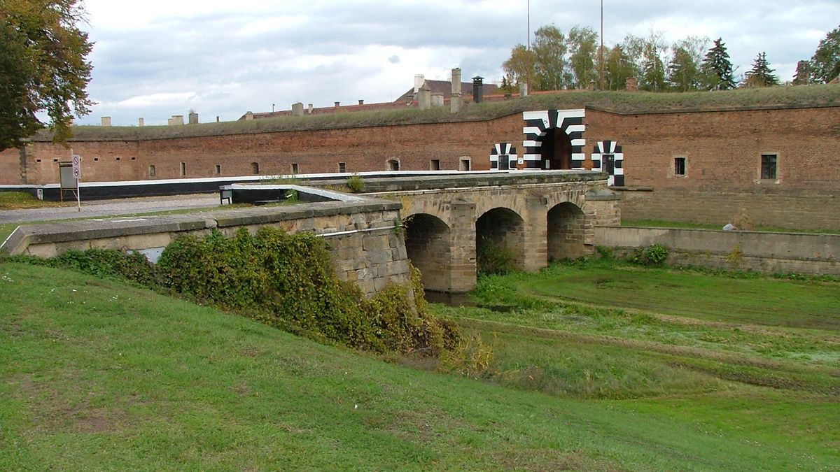 Skutečný příběh židovské holčičky sepsán citlivě i pro děti ...