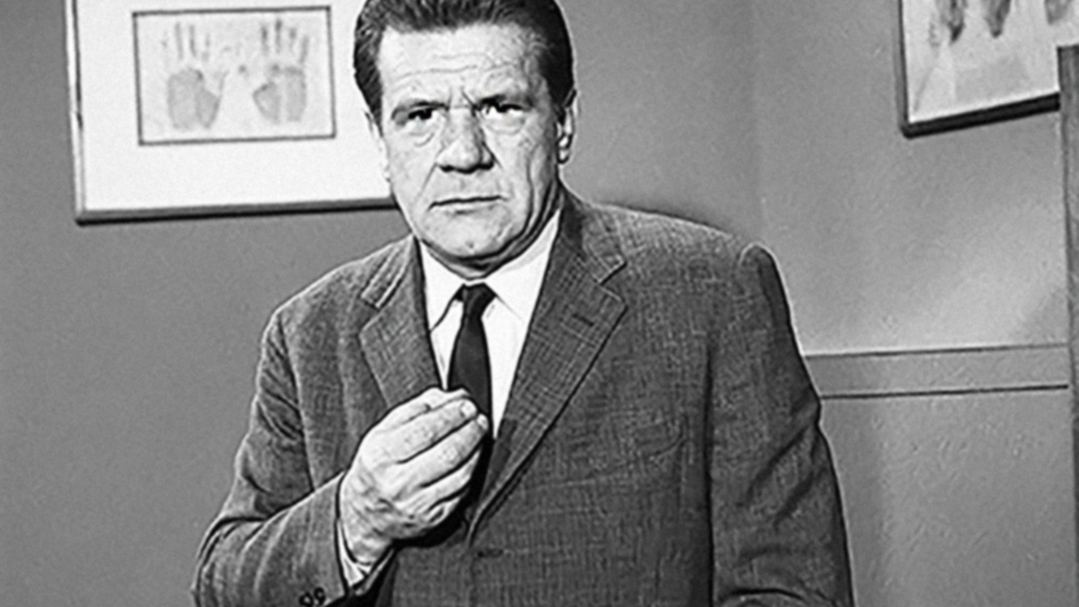 Jaroslav Moučka: milovaný herec, který kvůli zvěrstvům zavrhl vlastního bratra - Médium.cz