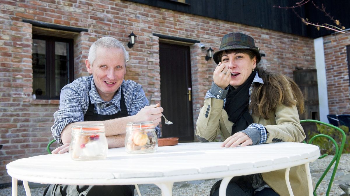 Diskuze - S kým žije ministryně Eva Decroix? Manžel Rémi je vyhlášený kuchař a cukrář, mají ...