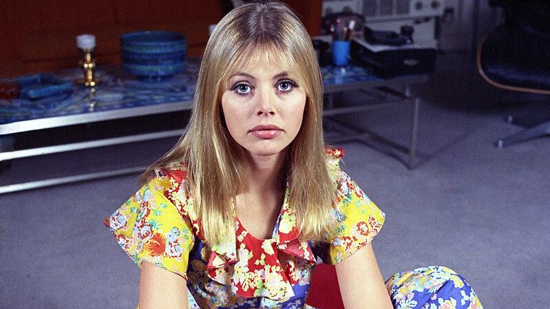 Diskuze - Britt Ekland: Hrála Bond girl, nejvíce ji ale proslavilo bouřlivé manželství s Peterem ...