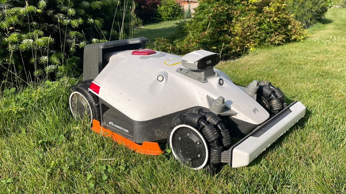 Jak robotická sekačka vrátí volné víkendy zpět do vašeho života - Médium.cz