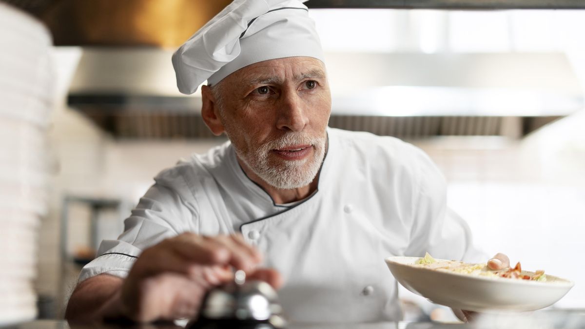 Pozvala jsem rodiče na slavnostní oběd. Když jsem zjistila, kdo nám vaří, zůstala jsem v šoku ...