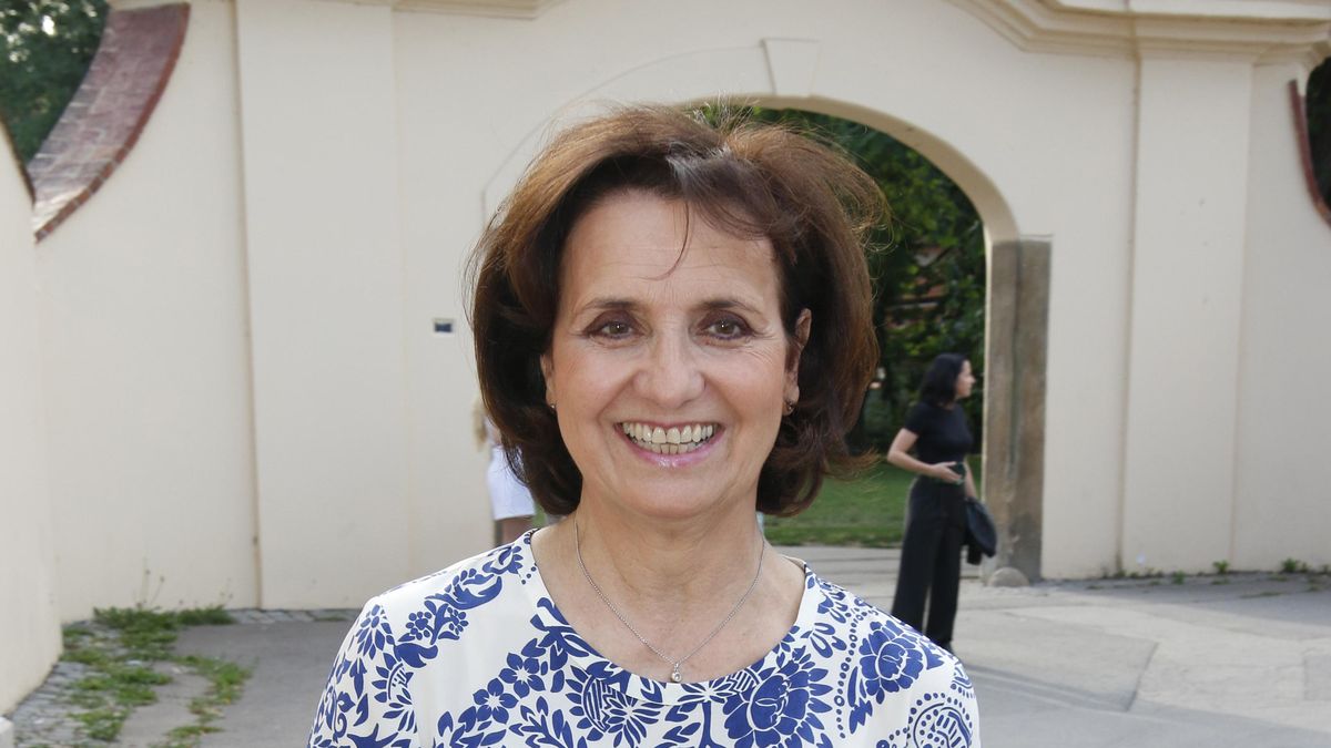 Z bouřlivé dcery Freimanové je sexy maminka. Randila se Sámerem Issou, patřila ke zlaté mládeži ...