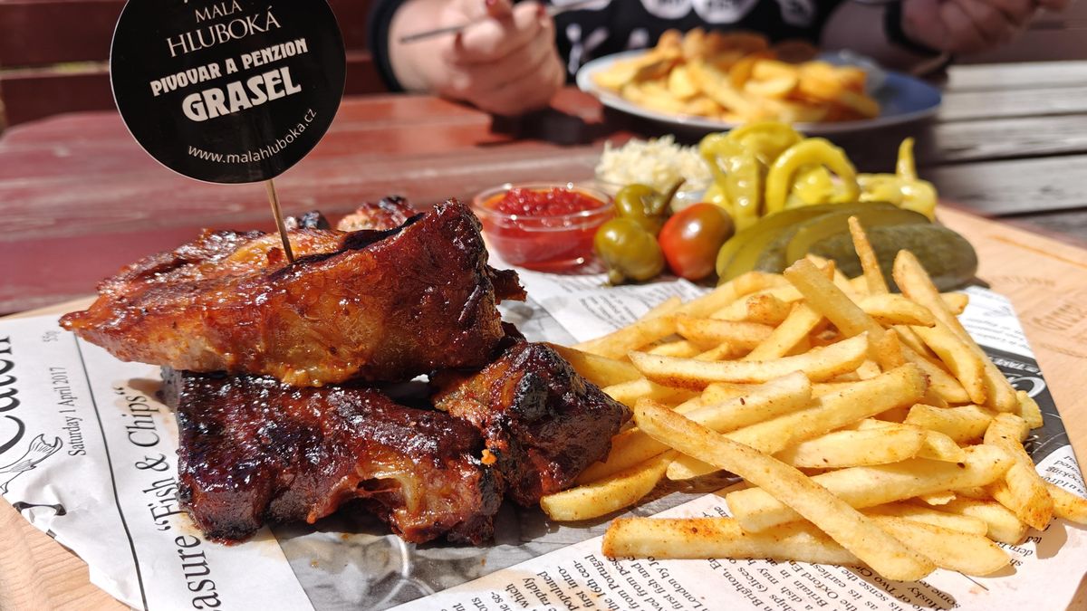 Dobré jídlo za astronomické ceny a personál, který hosté obtěžují. To ...