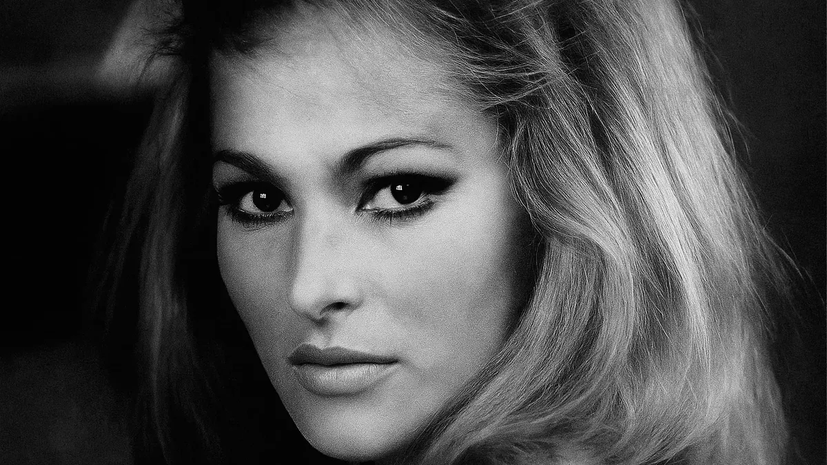 Vystoupila z moře jako Venuše a svět oněměl: Ursula Andress, první Bond girl - Médium.cz