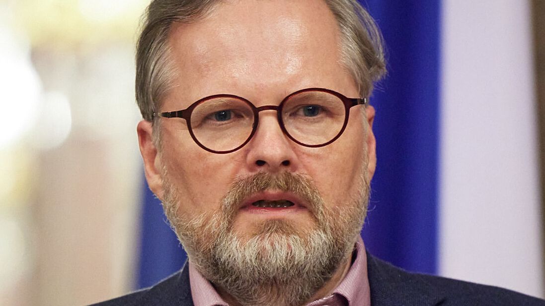Petr Fiala byl dříve pro smích. Dnes slovy o „slušnosti“ boduje - Médium.cz