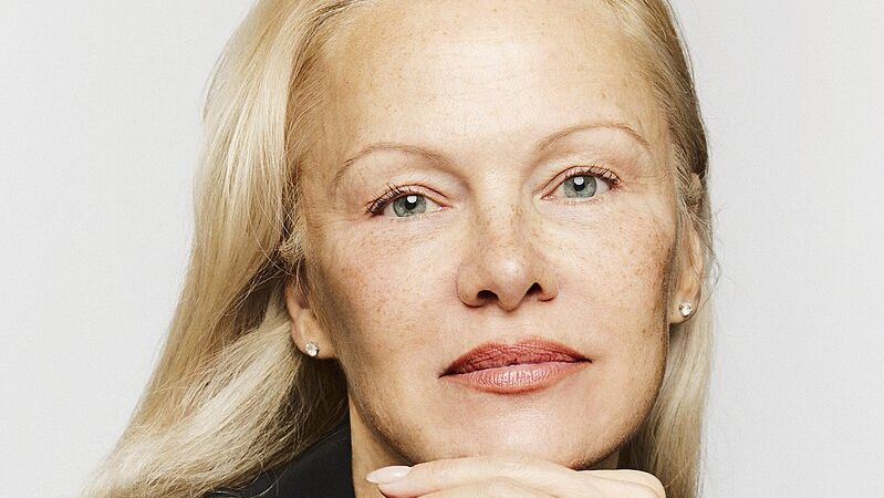 Diskuze - Pamela Anderson a Liam Neeson: láska, která byla jen ...