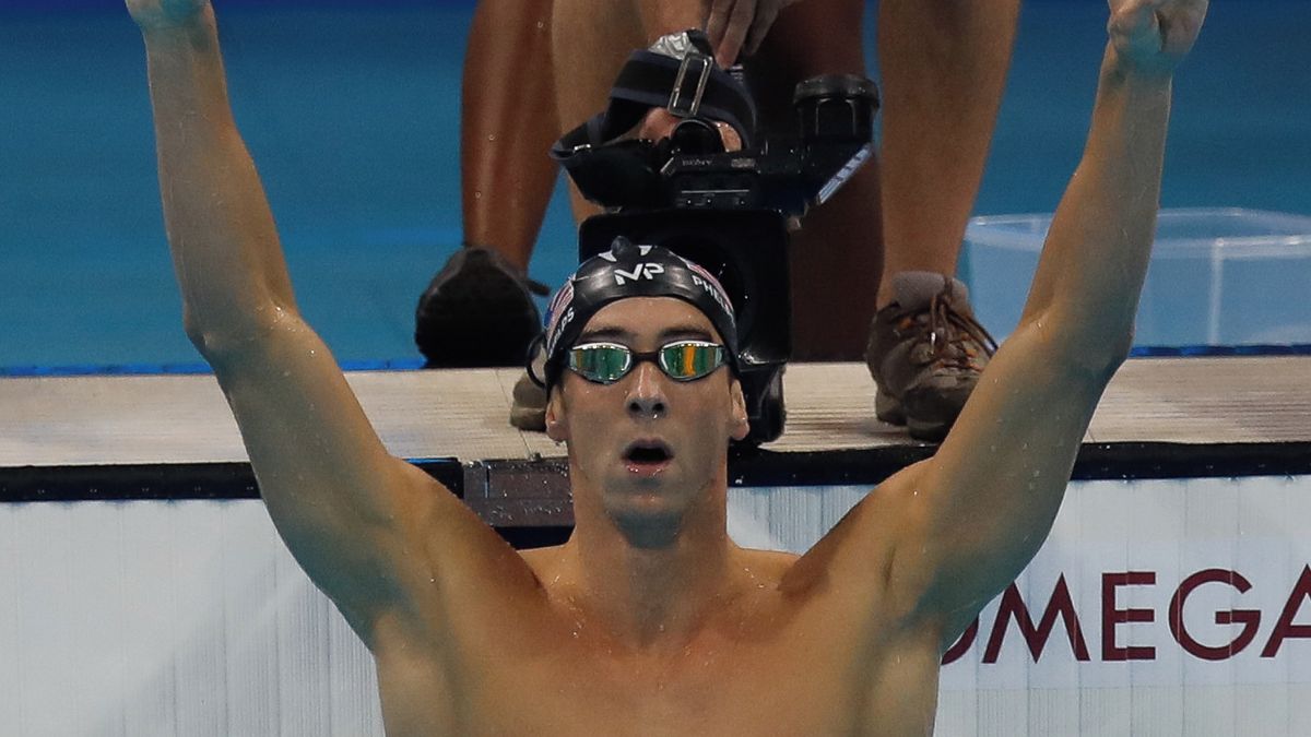 Plavecký stroj Michael Phelps má více zlatých medailí na LOH než celá ...