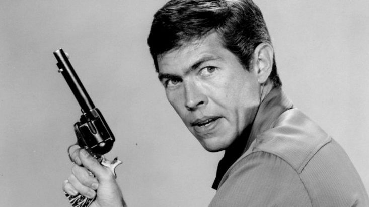 Chladnokrevný a statečný s nožem. James Coburn odmítl roli muže s harmonikou v Tenkrát na Západě ...