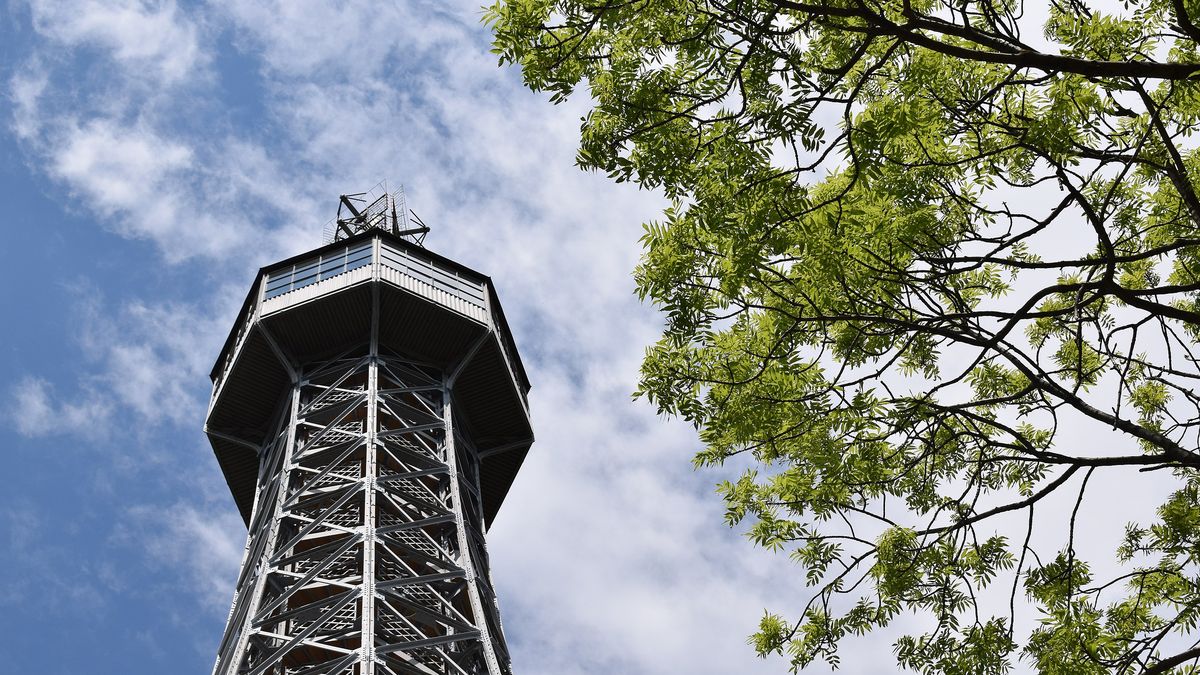 Vyšla nová kniha Dana Browna. Proč v ní Langdon běhá po Petříně a vzpomíná na obětované panny ...