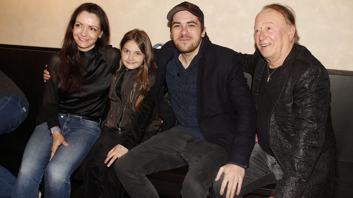 Vnuk Petra Jandy má talent po dědečkovi. Vystudoval americkou hudební ...