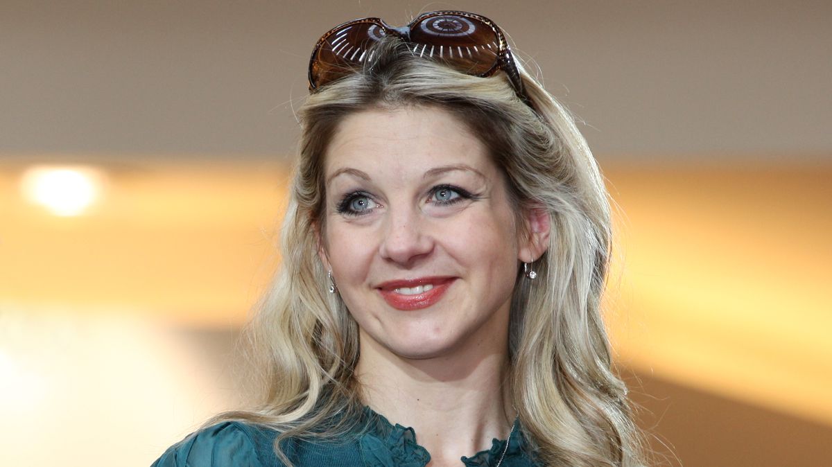 Dcery Sabiny Laurinové jsou jako její sestry. Zdědily její krásu a jdou vlastní cestou bez ...