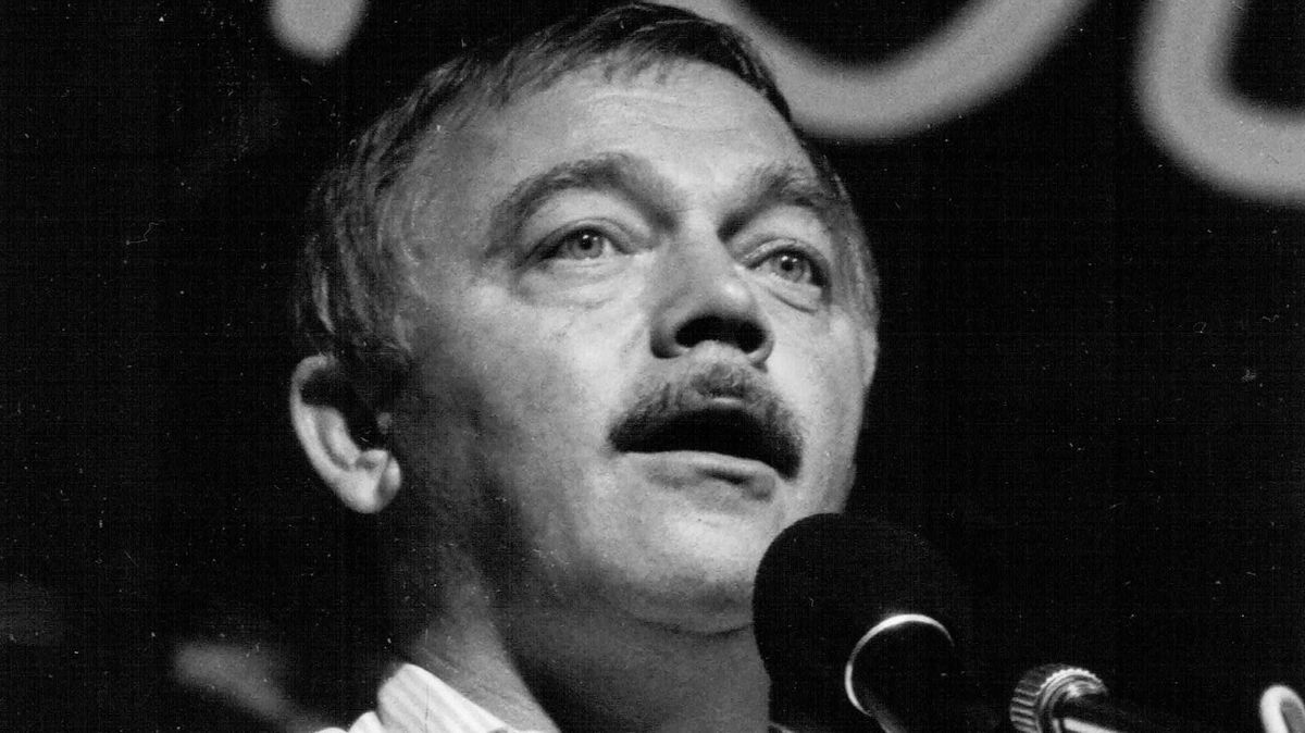 Karel Kryl ovlivňoval Čechy 30 let z Německa. Po jeho smrti se objevily ...