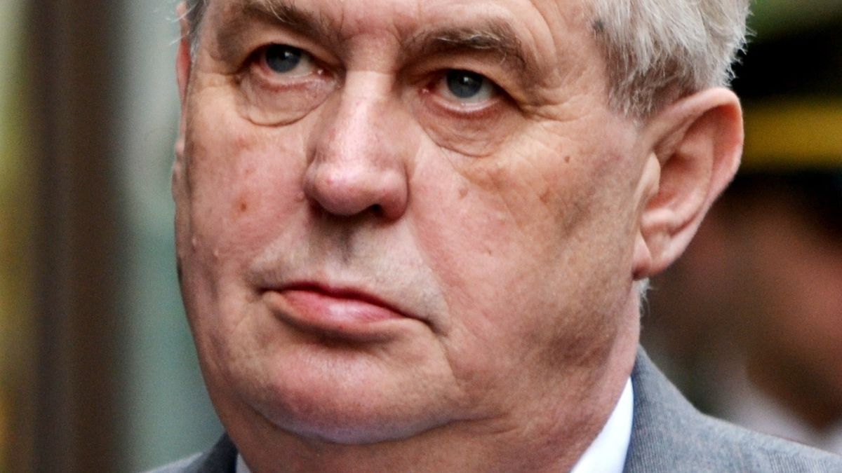 Miloš Zeman a jeho chorobopis: Exprezidenta šílený životní styl dohnal už mnohokrát - Médium.cz