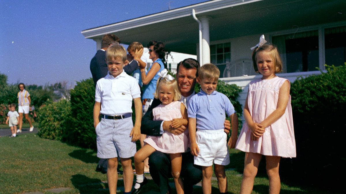 Sága rodu Kennedyů - nová generace. RFK junior a jeho potomstvo ...