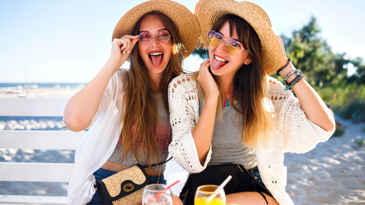 Kamarádka mě přemluvila na společnou dovolenou. Po prvním dni jsem ...