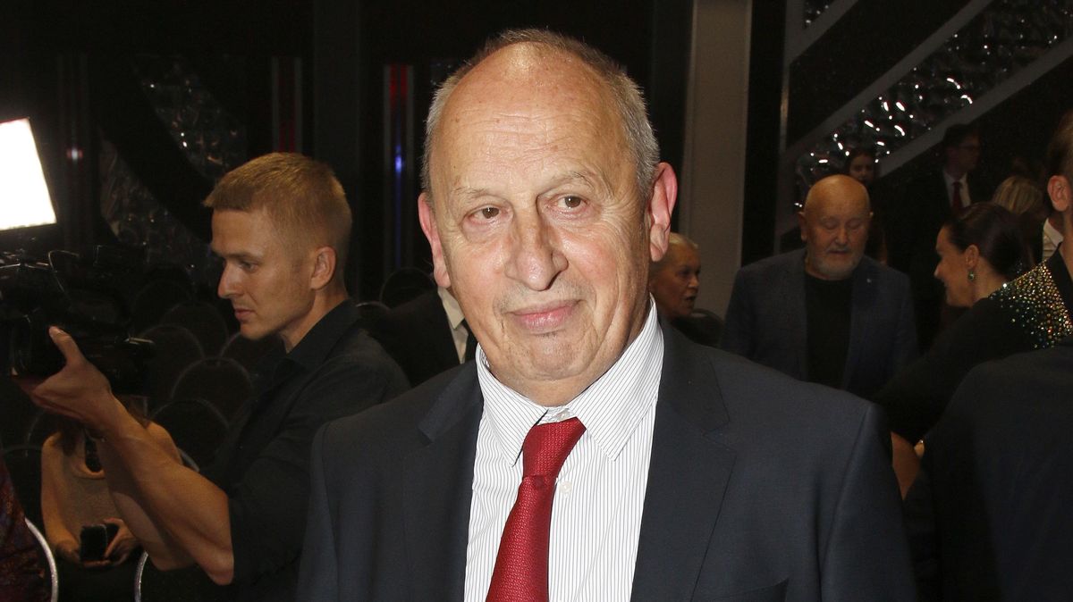 Jan Kraus se nevhodně navezl do Sáry Donutilové. Od lidí pak schytal pořádnou kritiku - Médium.cz