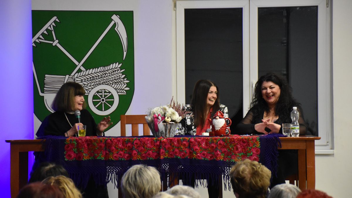 Smích v Semčicích: Kluková, Voborníková a Chládková v akci - Médium.cz