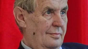 Miloš Zeman přiznal strach z rakoviny. A přesto jí jde naproti. Proč ...