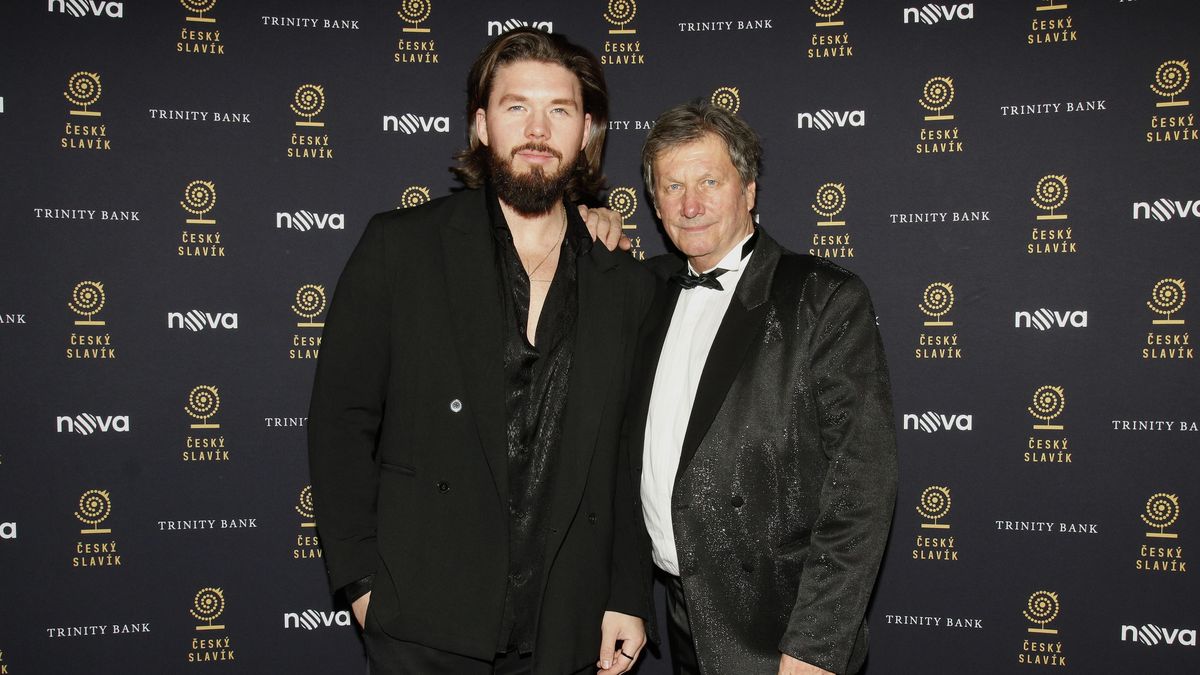 Syn Stanislava Hložka je zpěvák po tátovi. Matyáš se stal nejkrásnějším mužem Češka, protekci ...