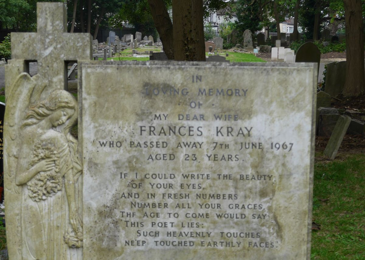 Bratři Krayovi: pili šampaňské se Sinatrou a brutálně vraždili v barech ...