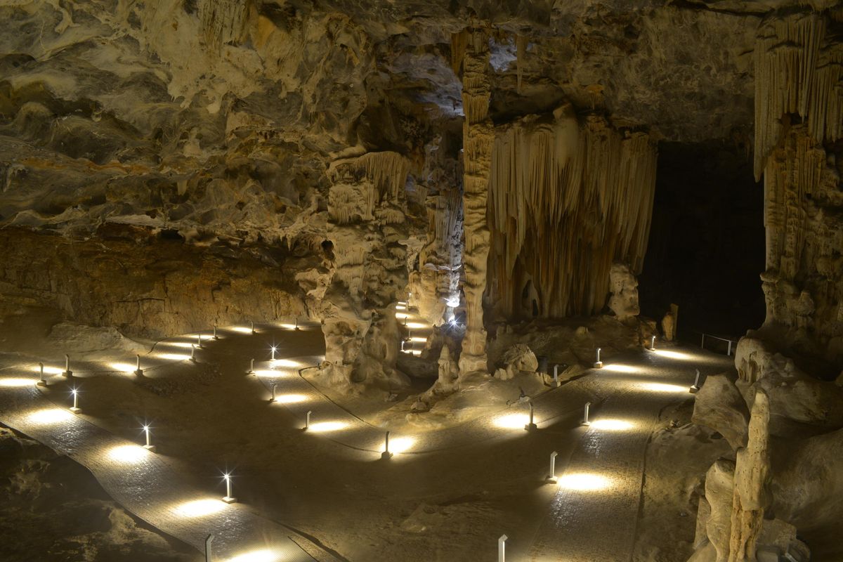 Takhle to vypadá, když v jeskyních zachraňují amatéři - Médium.cz